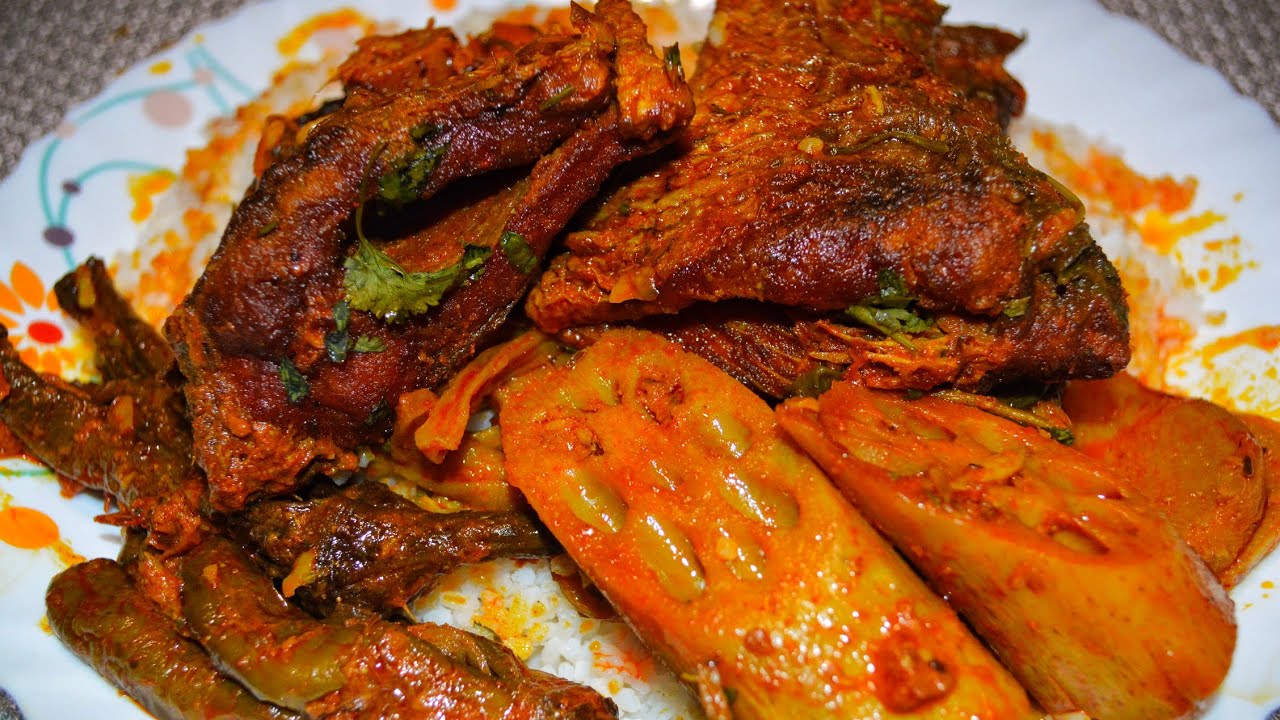 Fish with dried vegetables | Hokh Suen Gaad | Rare Recipe of Kashmir ...