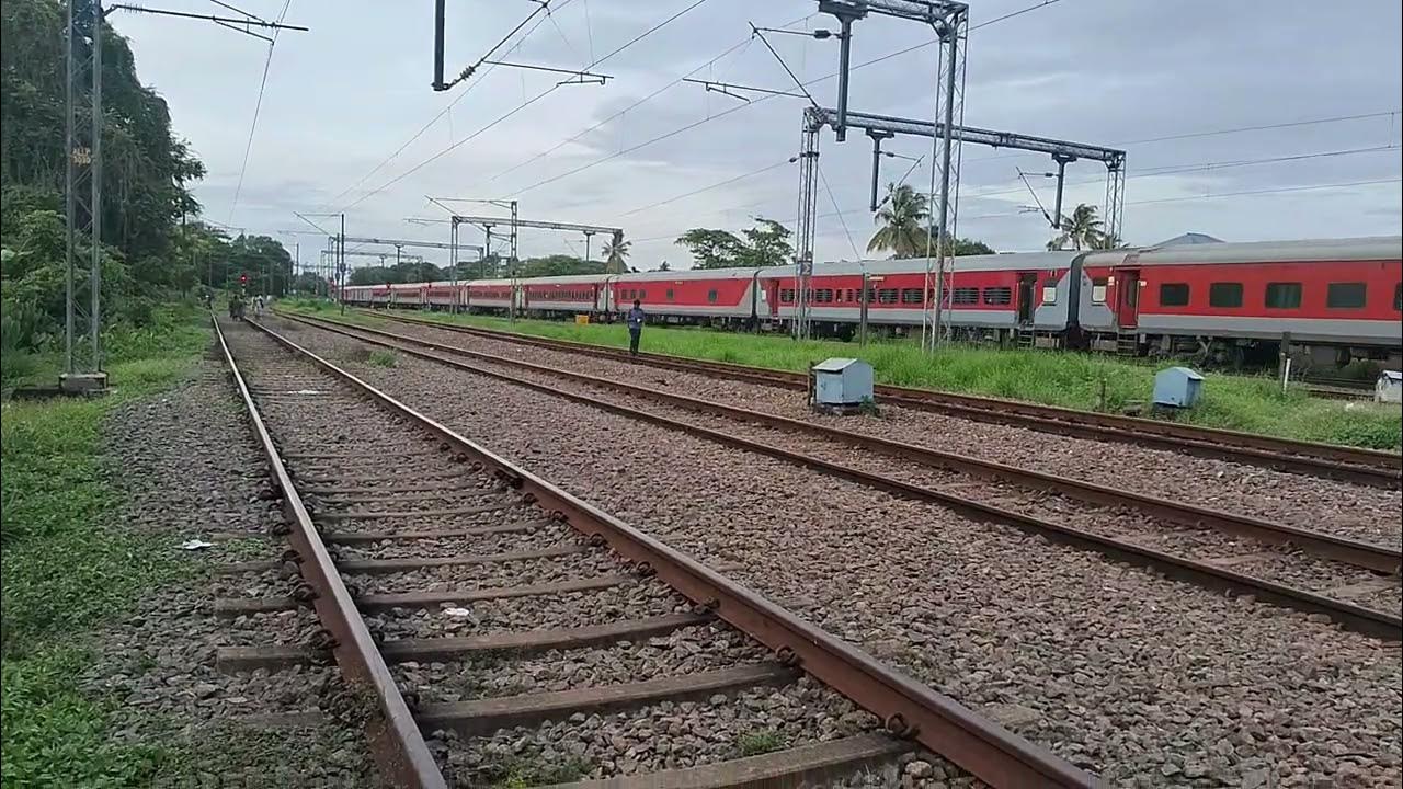 22642 Shalimar Thiruvananthapuram Super Fast express arriving Alappuzha - YouTube