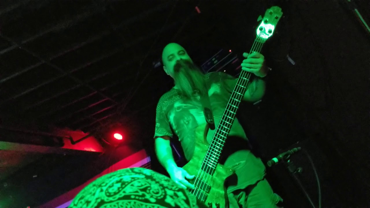 Static-X performing "Cold" - YouTube