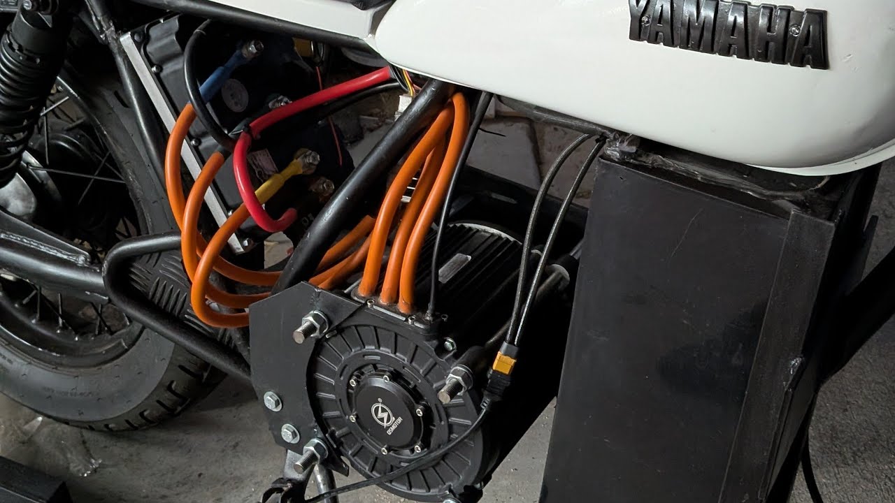 ELECTRIC CAFE RACER QS180 - YouTube