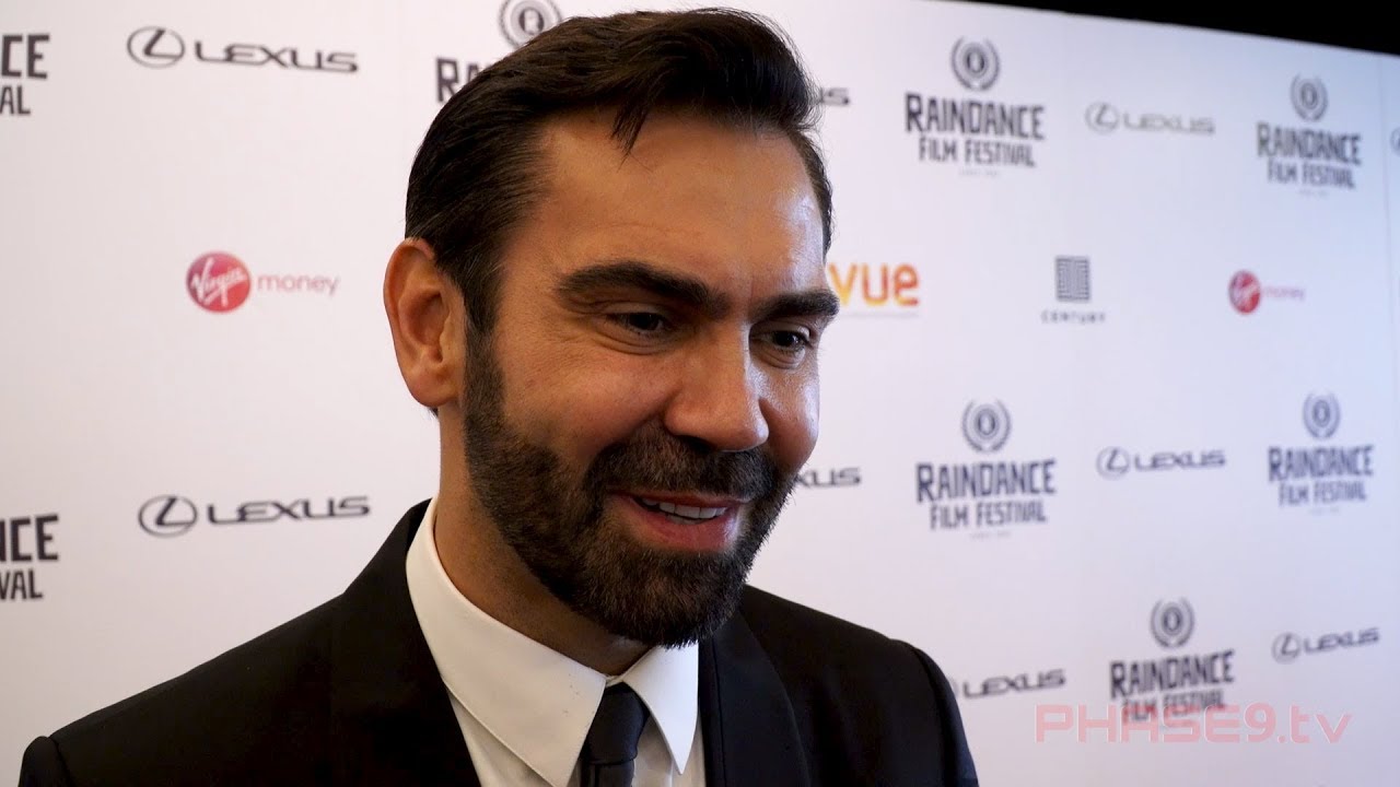 Tom Benedict Knight, Kingsman: The Golden Circle Interview - YouTube