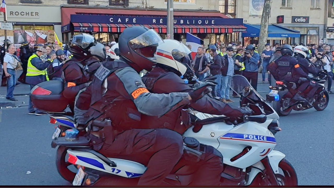 La BRAV-M fait un passage très remarqué sur la place de la République ...