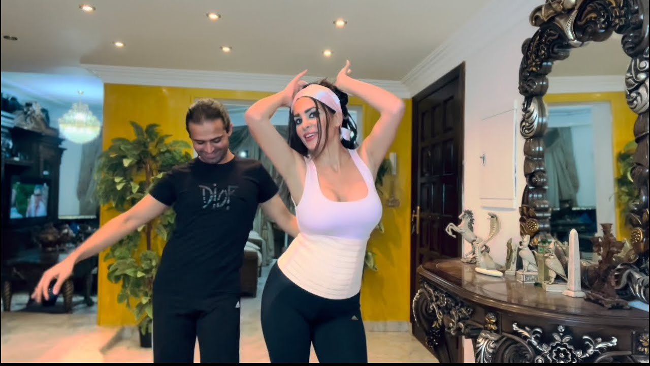 دومينيك في جلسة تمرين رقص شرقي مع مدرب الرقص اودي الجزء ١ belly dance tutorial - YouTube