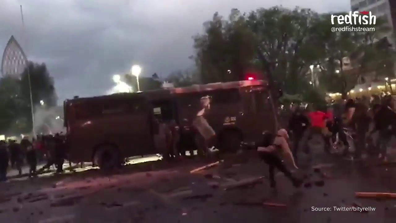 Battle scenes from Chile of people fighting back against police ...