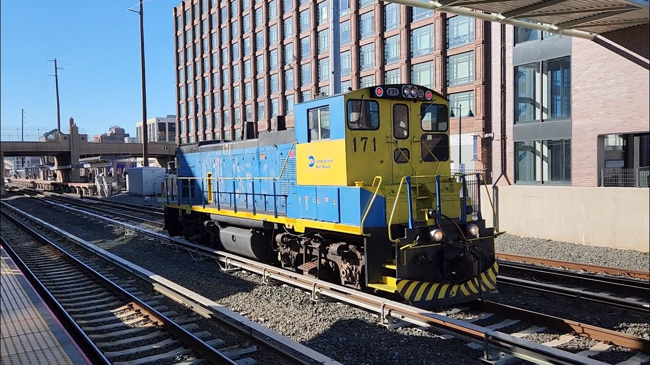 LIRR 171 MP15AC Eastbound - Mineola, NY - February 3, 2024 - YouTube