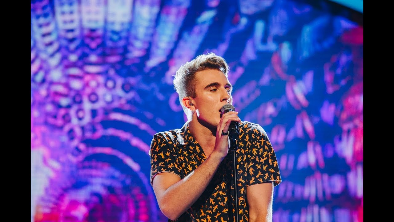 Kevin Olsson sjunger Hold my hand i Idol 2017 - Idol Sverige (TV4 ...