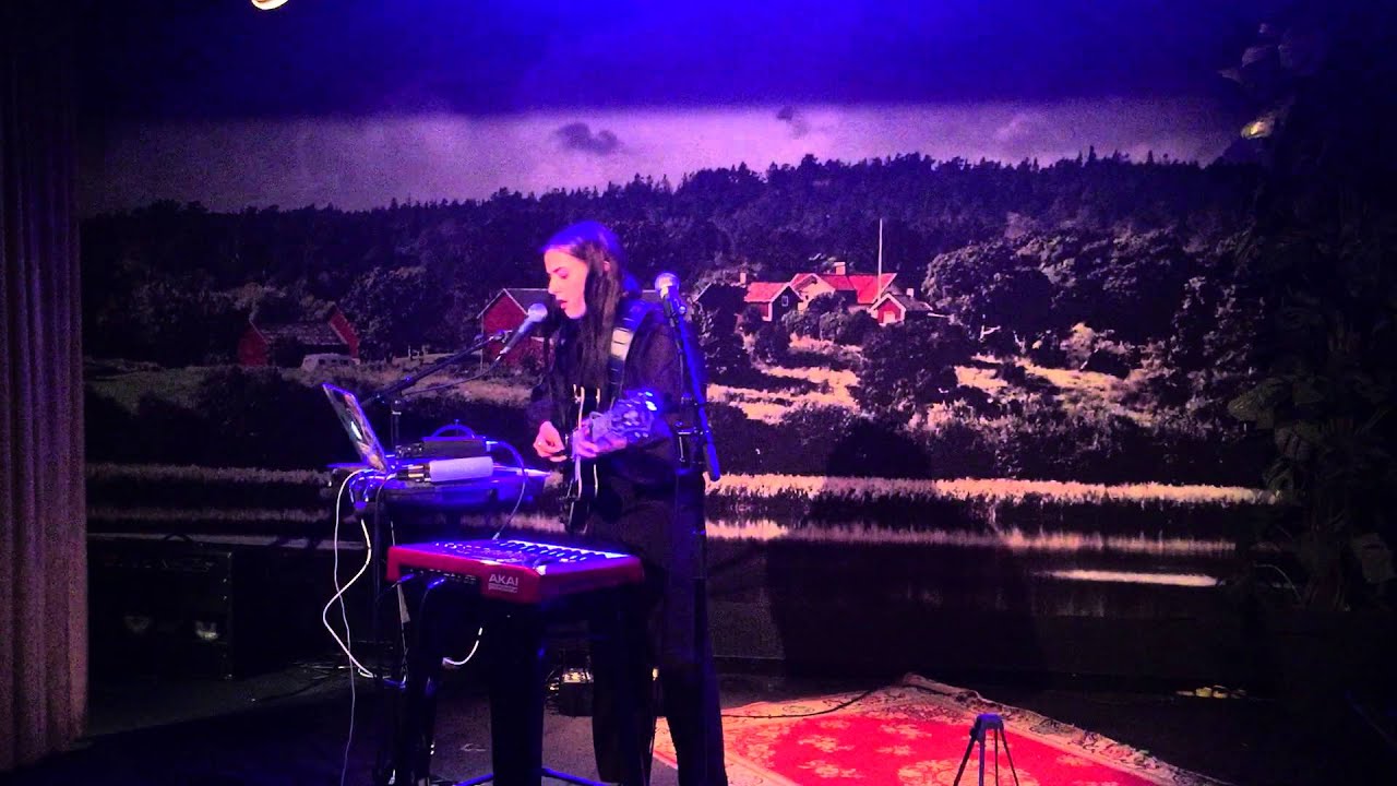 Adna- Beautiful Hell (Live at Lilla Hotellbaren) - YouTube
