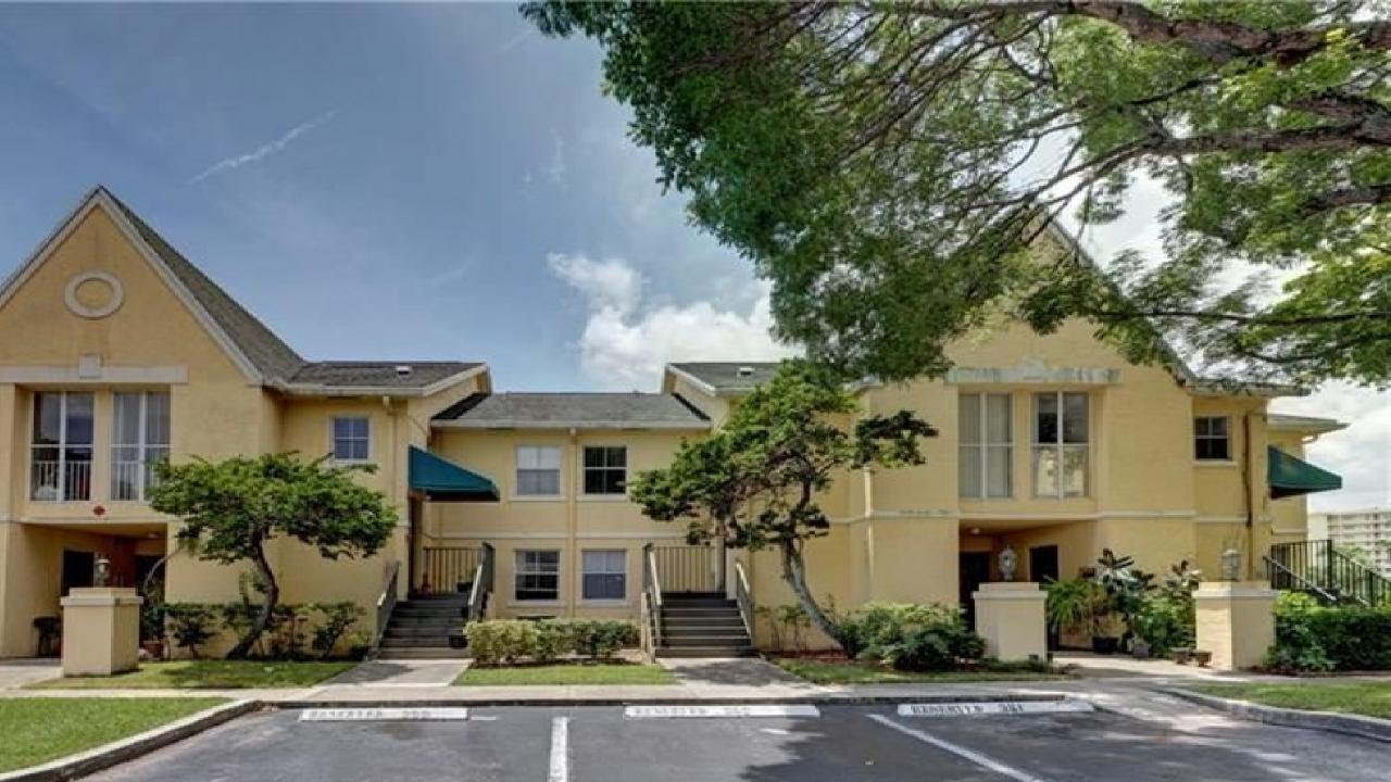 2833 N Course Dr, Pompano Beach, FL Presented by Desare Kohn-Laski ...