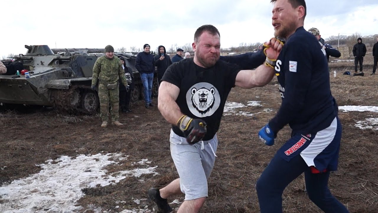 Bodybuilder run into Army Man !!! Fast Fight !!! - YouTube