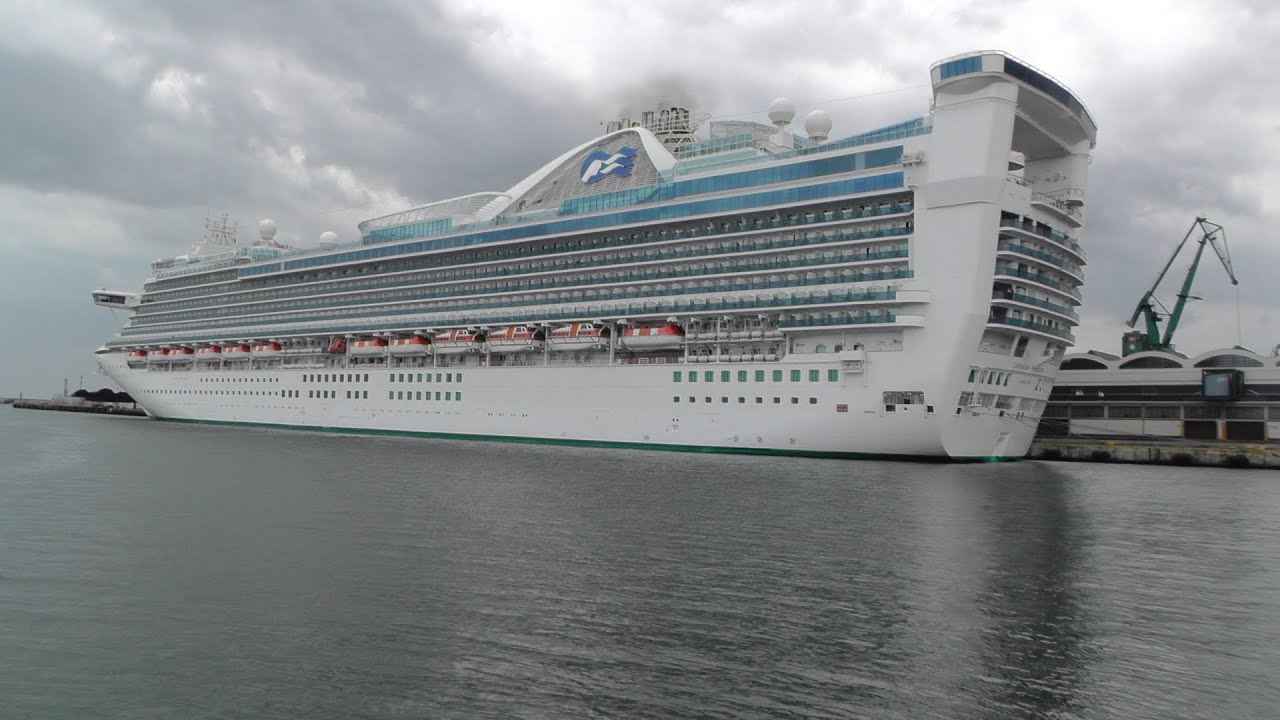 MS Caribbean Princess in Gdynia. - YouTube