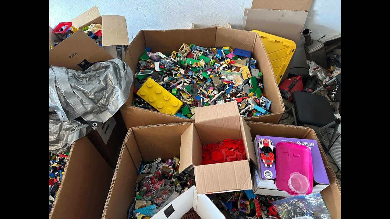 ⚪️ LIVE ⚪️ Sorting through 2,000 pounds of LEGO (We find a lot of ...