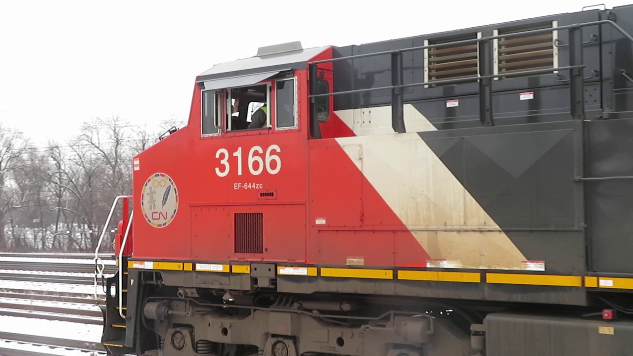 CN 3166 leads an SB Intermodal out of Markham Yard - YouTube