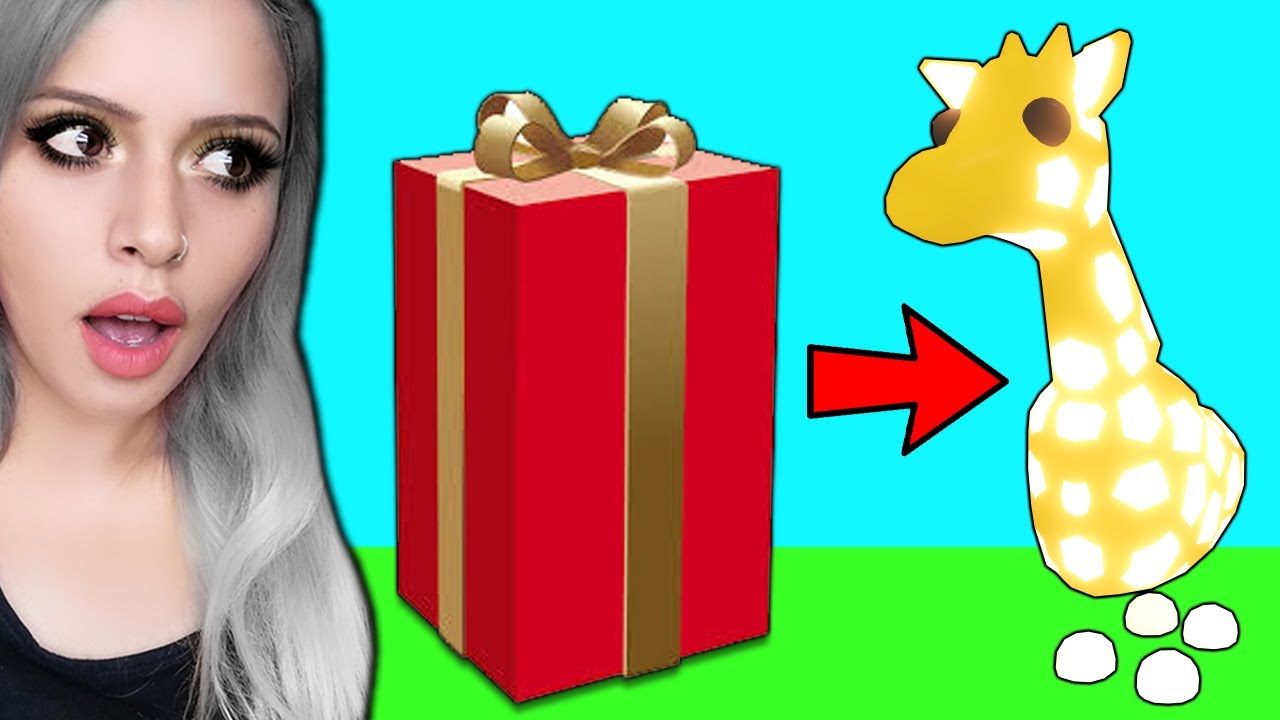 TAKİPÇİMDEN GELEN HEDİYE AÇTIM !? Gift Box Konuştu !! ( Roblox Adopt Me ...