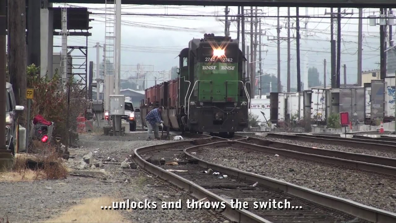 BNSF 2742 switching Rabanco in Seattle, 7-30-2010 - YouTube