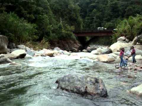 A BAÑARSE EN EL RIO TOPO - YouTube