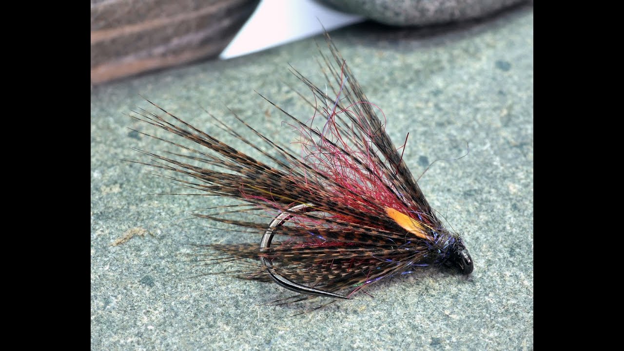 How to tie a Claret Dabbler (using a dubbing loop for the body) - YouTube