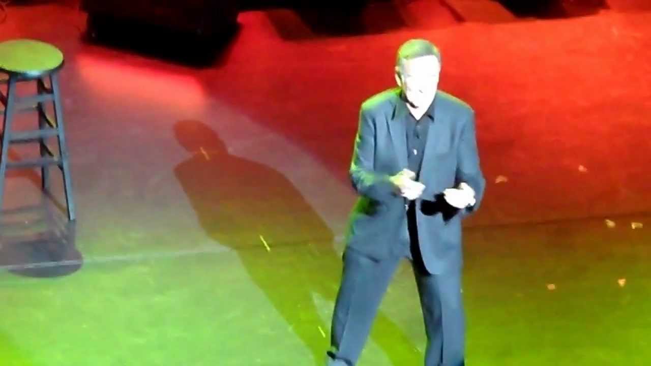 Robin Williams performs at "Stand-up For Heros". - YouTube