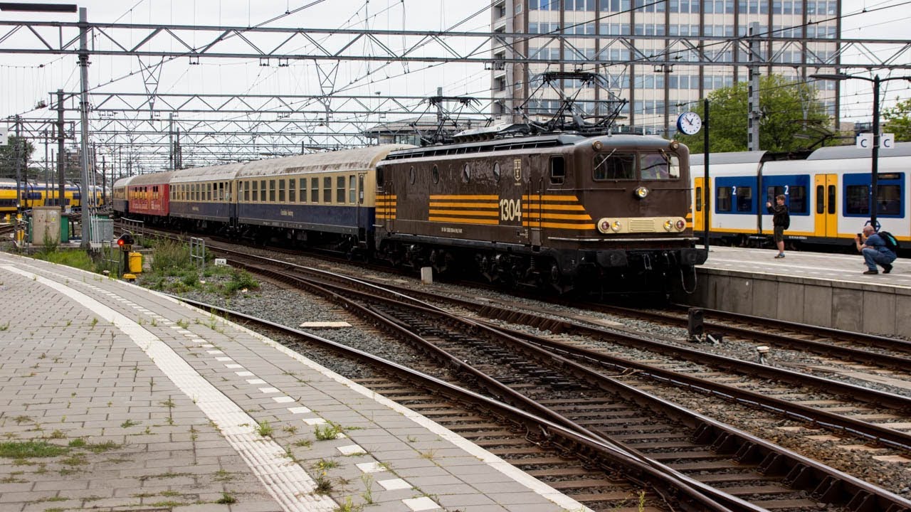 Classical Dutch Locomotives at Amsterdam Central Railwaystation - YouTube