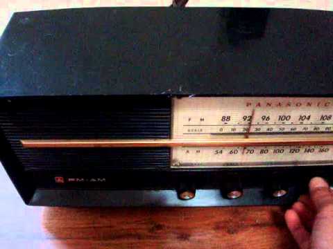 PANASONIC 740 TUBE RADIO BAKELITE CASE AM/FM tested/playing SEE VIDEO DEMO