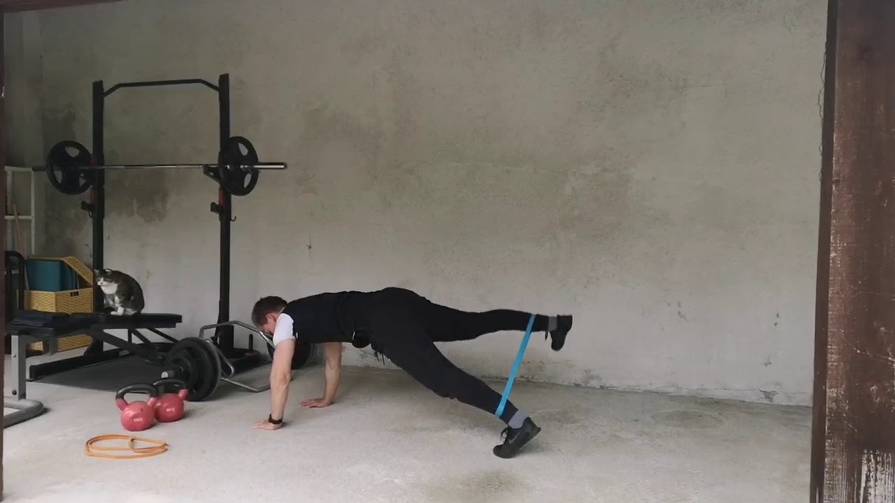 MINIBAND PLANK DIAGONAL LEG KICKBACK - YouTube