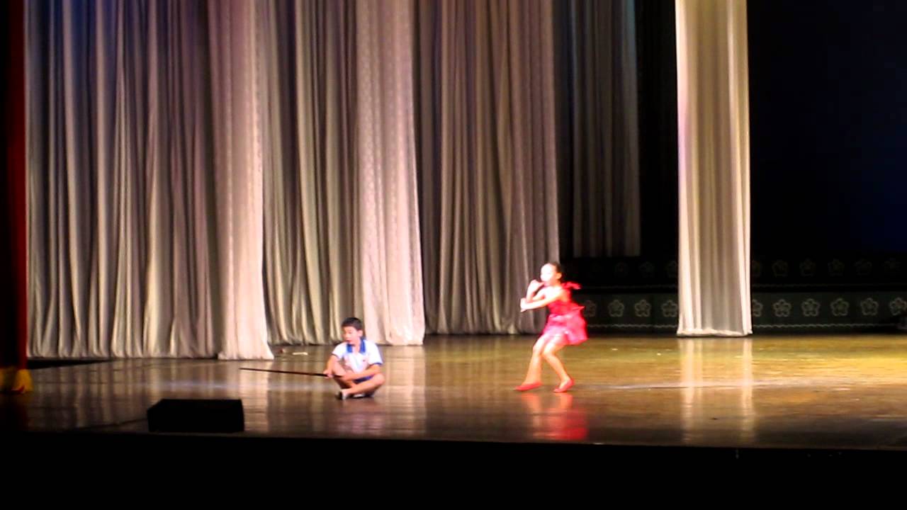 North Korea pair of dancing children - YouTube