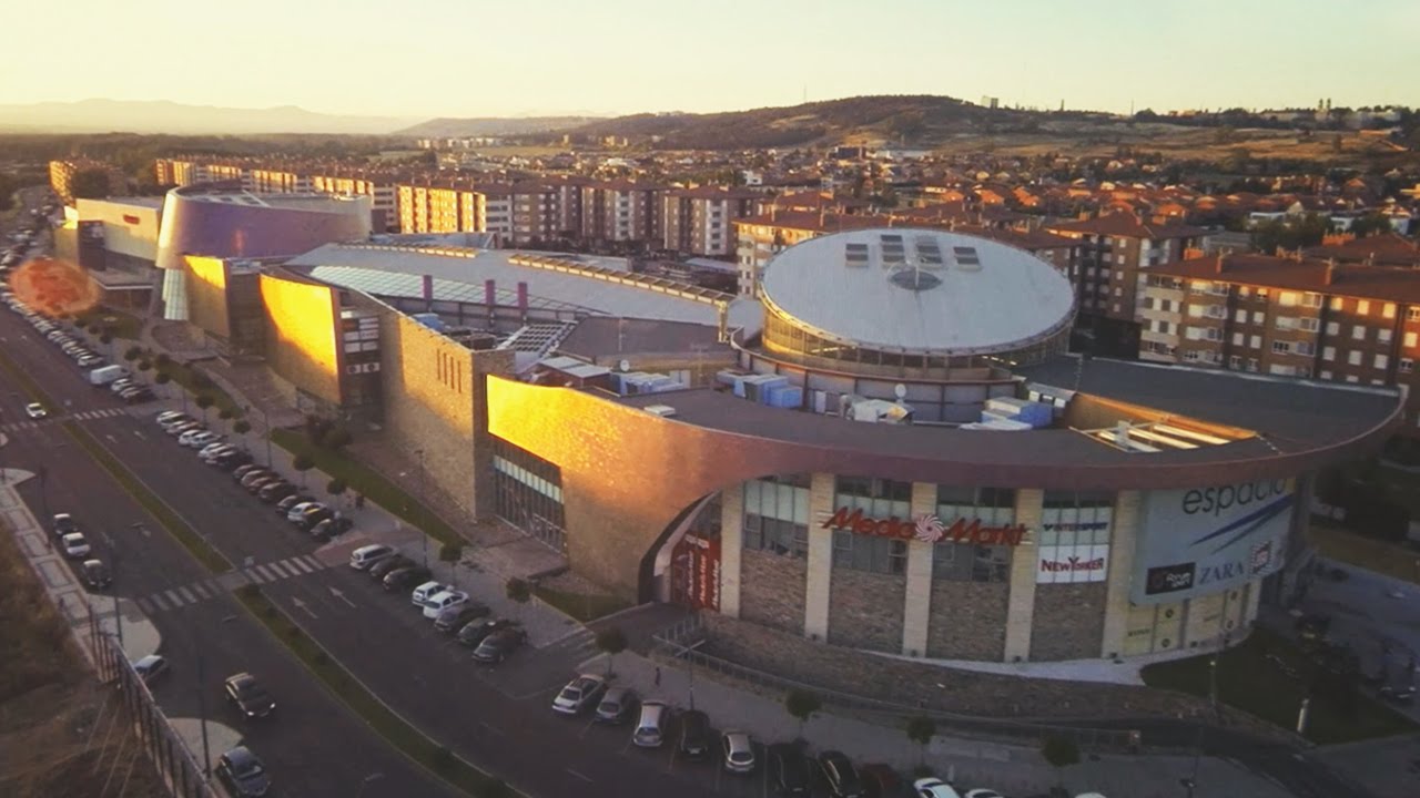 voxelstudios -- Centro Comercial Espacio León Shopping Centre - YouTube