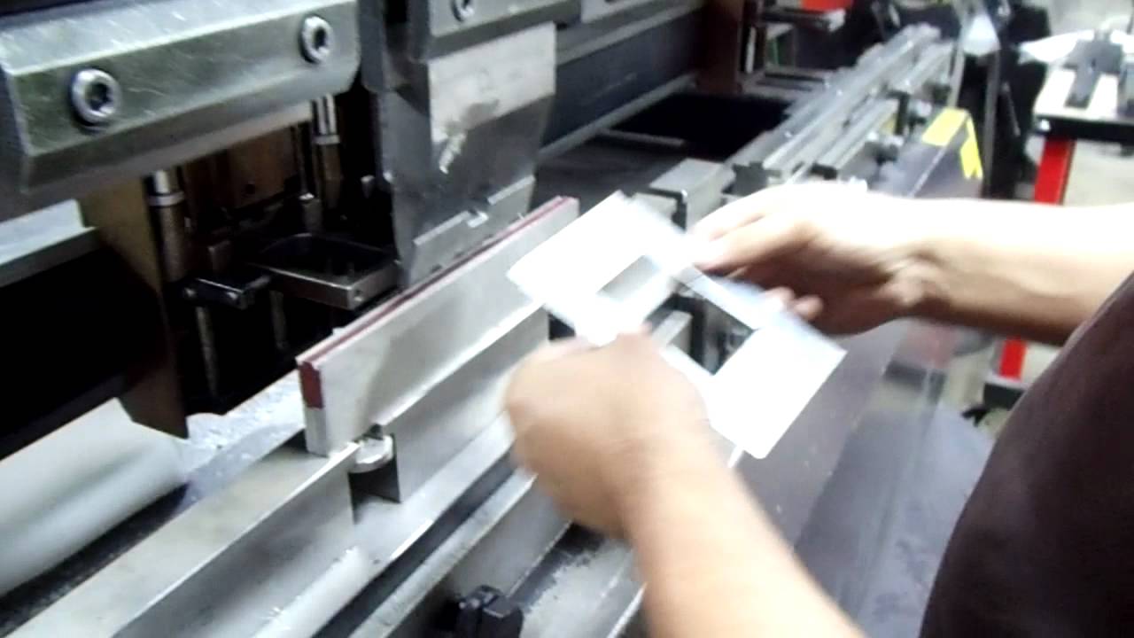 Joggle bend 2 hits.MP4 www.metalworkscorp.com - YouTube