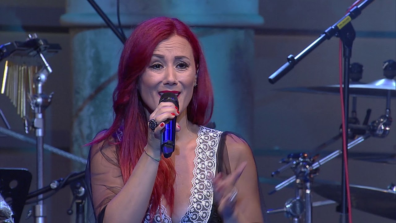 NIKOLINA TOMLJANOVIĆ - DALEKO (LIVE ŠIBENIK 2018) - YouTube