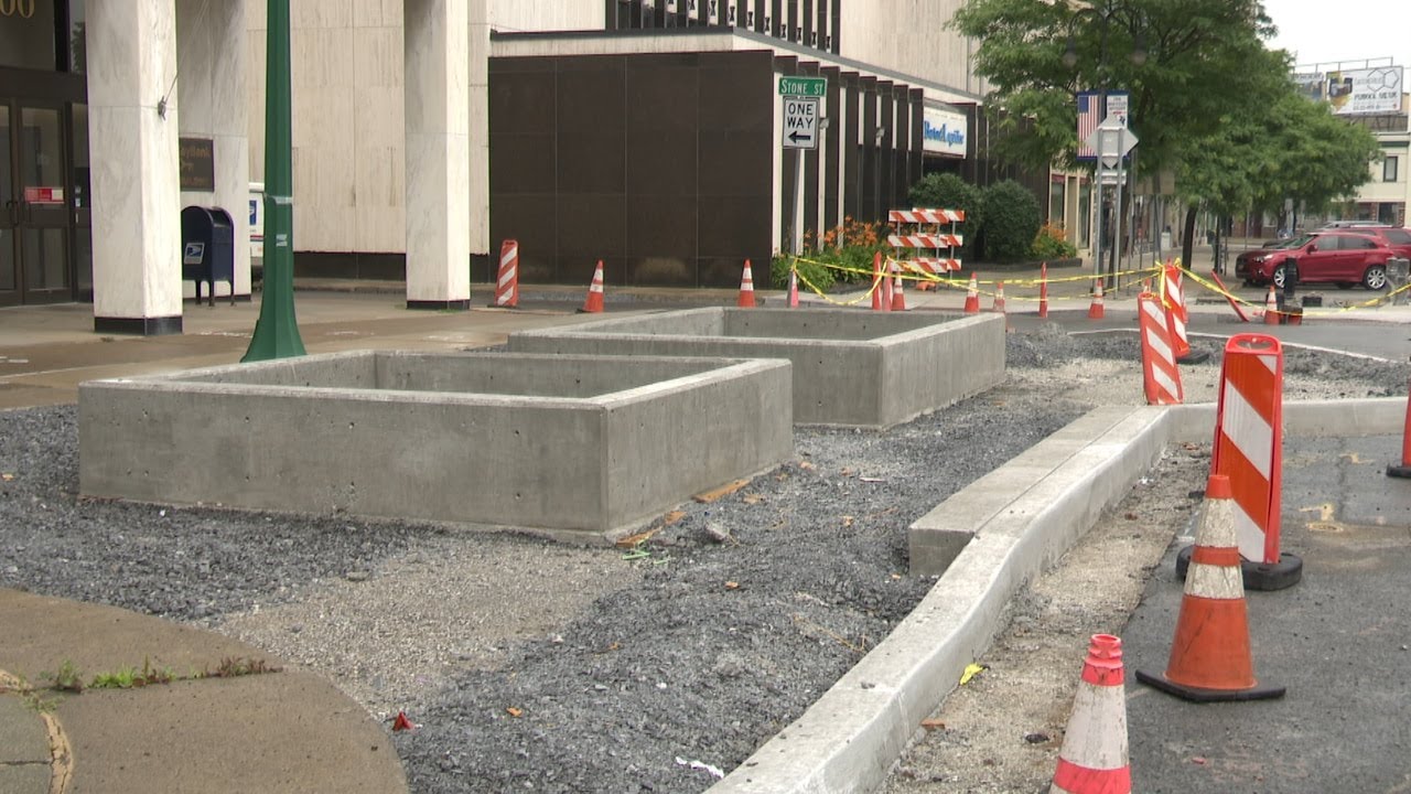 Procedure blocks re-vote on Key Bank building planter boxes - YouTube