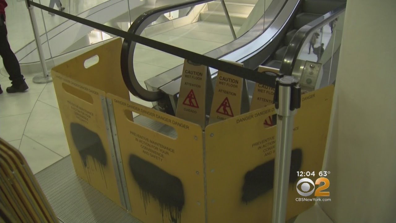WTC Oculus Escalator Malfunction - YouTube