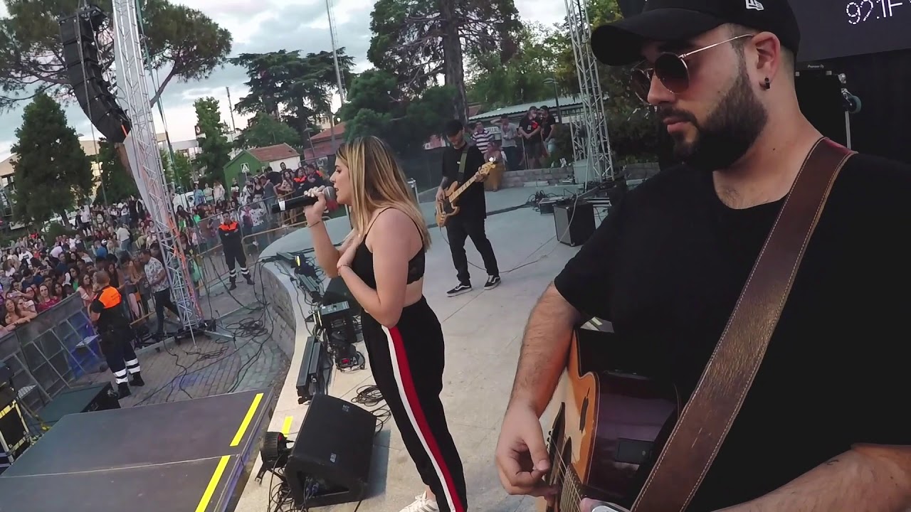 Vuelve - Beret (Cover Cris Moné) Directo en los 40 Principales - YouTube