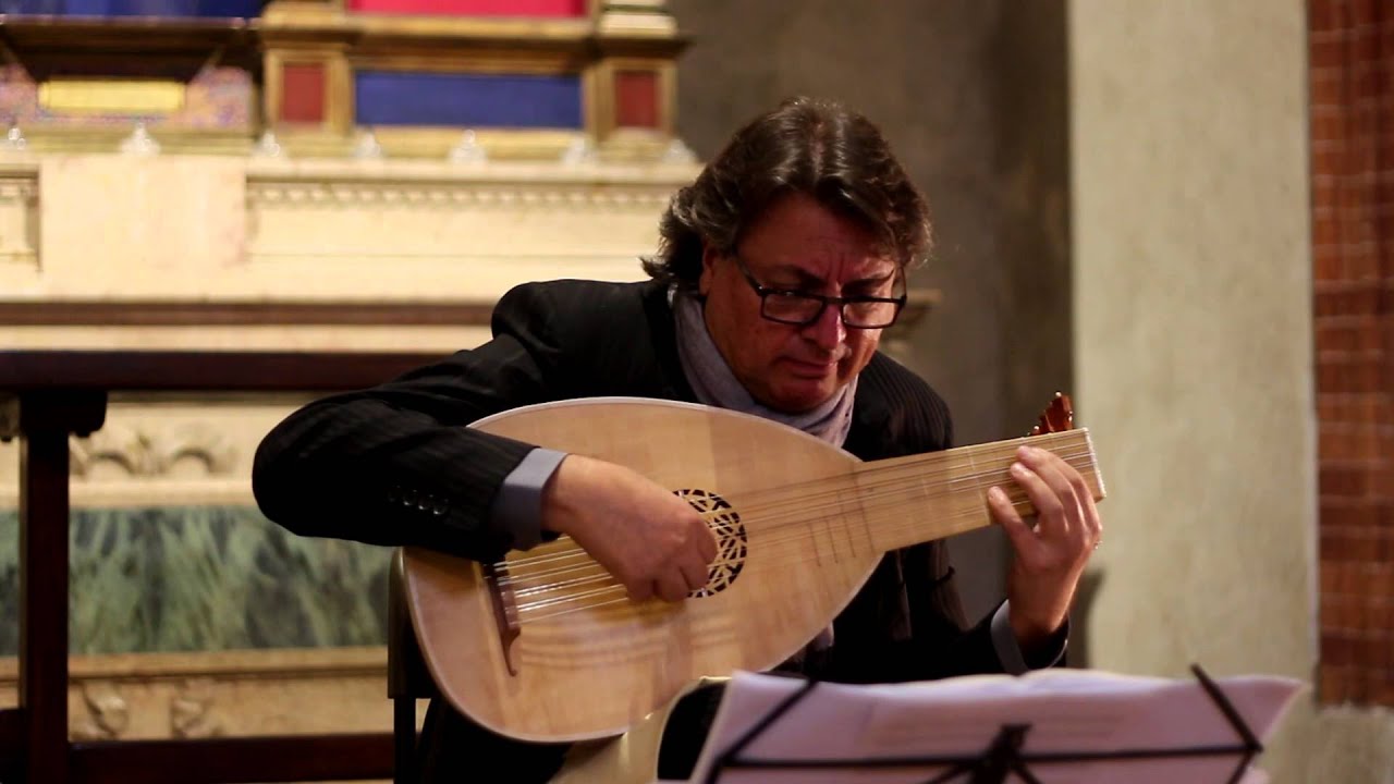 Luca Pianca suona Attaignant - Basse danse La Magdalena - YouTube