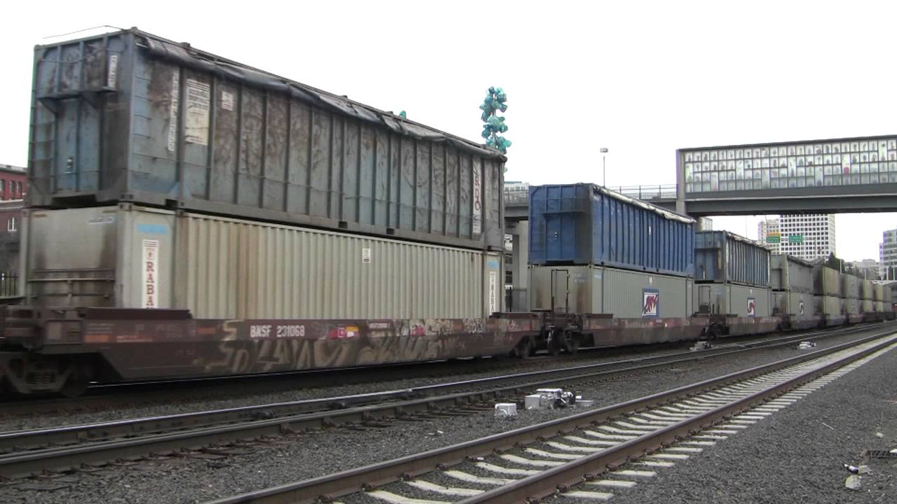BNSF 4759 @ Tacoma, WA w Canon HF11 - YouTube