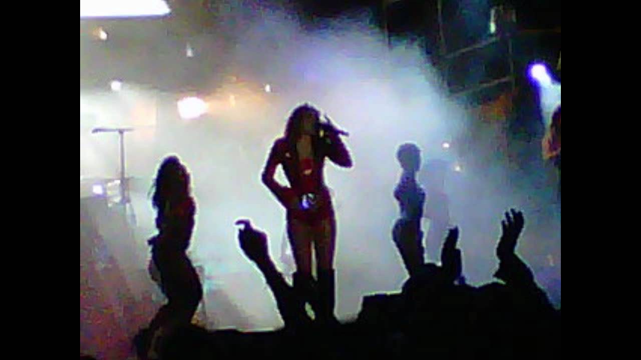 Miley Cyrus - Gypsy Heart Tour Opening Night Pictures + Official ...