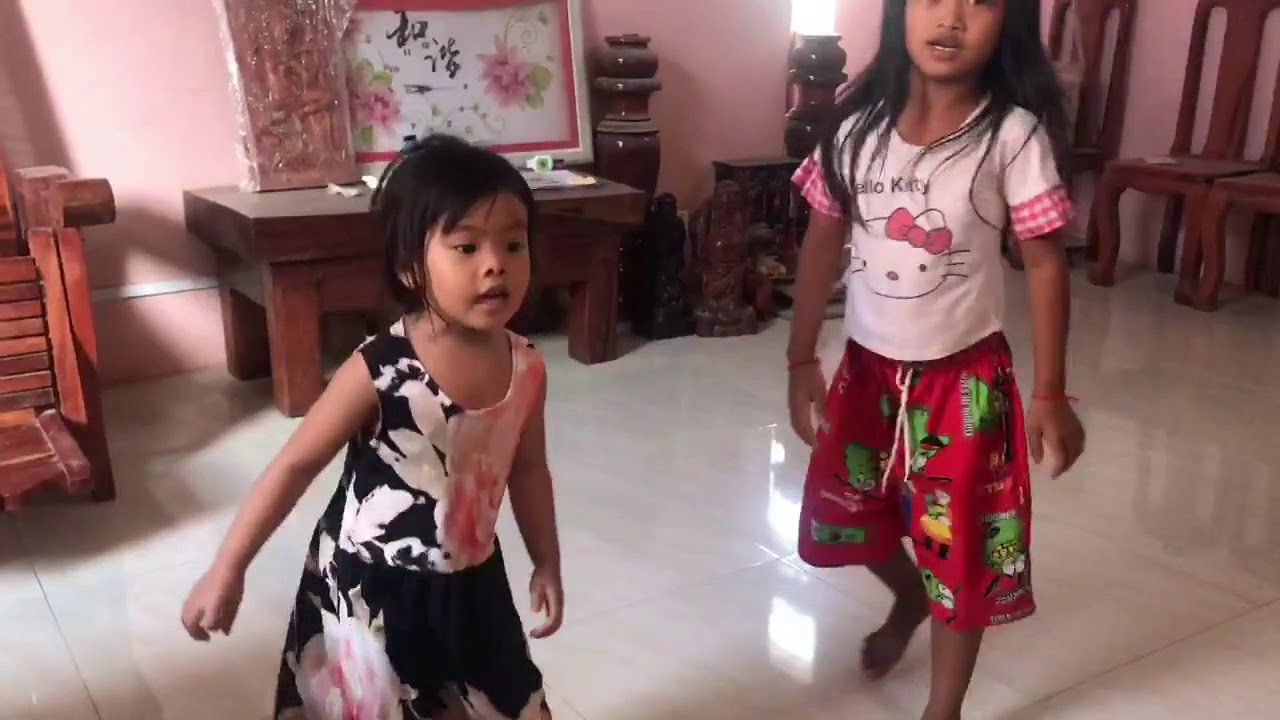 challenge dance with small girl - YouTube