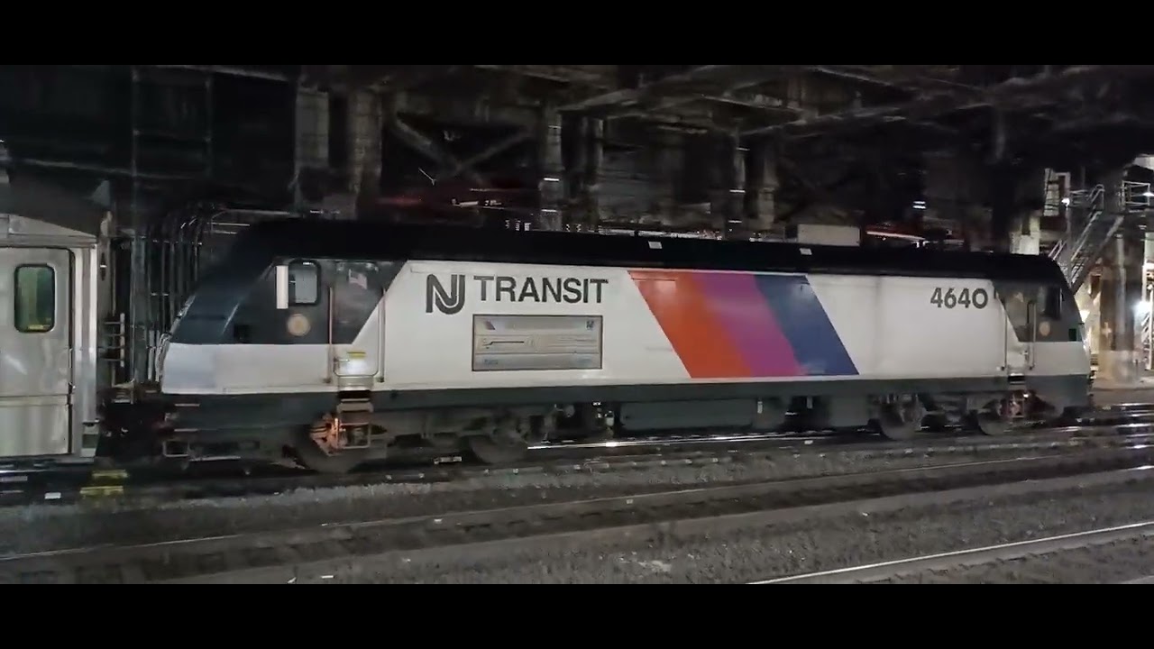 P32/Amfleet #706/#82527 + ALP-46 #4640 & Multilevel #7717/#7723 at New ...