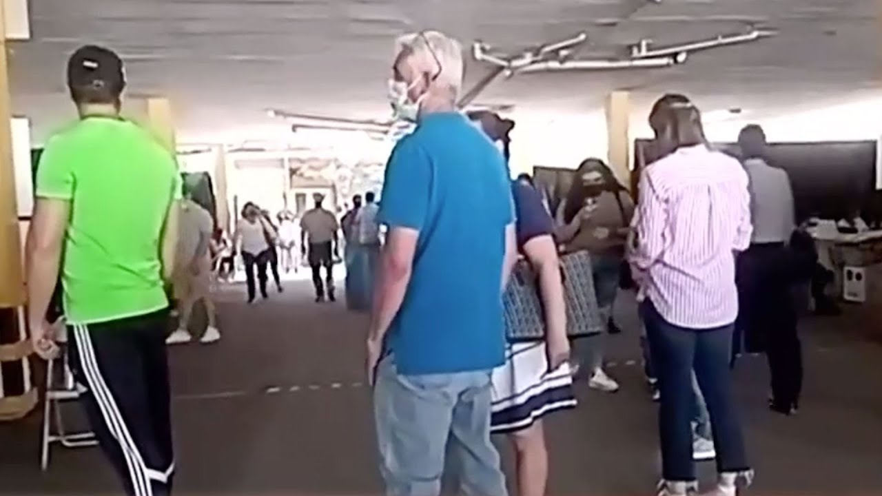 Se presentan largas filas en casillas ubicadas en el Instituto Liceo ...