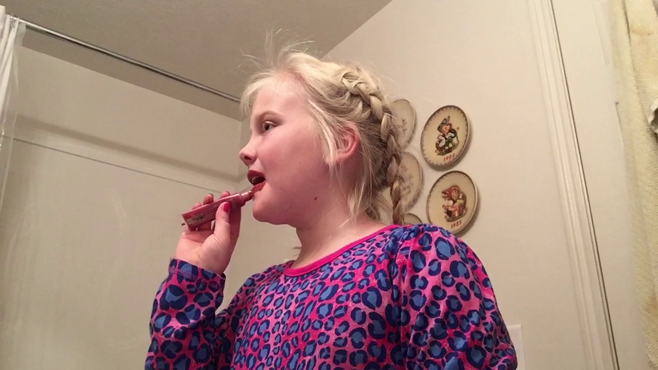 The 100 lipstick layer challenge - YouTube