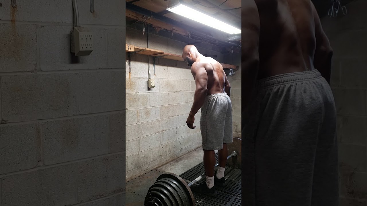 PR @ 39 Years Old 555 lbs Deadlift Beltless No Straps - YouTube