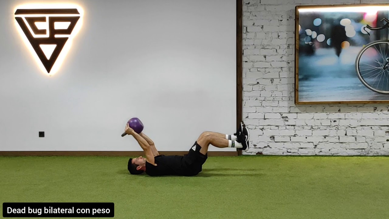 Dead bug bilateral con peso - YouTube