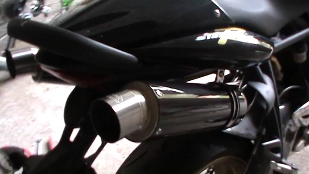 son triumph street triple R 2010 origine et dan moto carbon GP avec ...