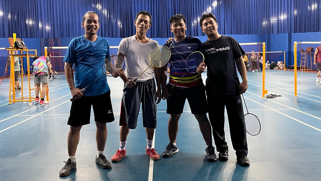 AZIZ KHARIS VS ARI HILMI ‼️MENS DOUBLE BADMINTON MATCH - YouTube
