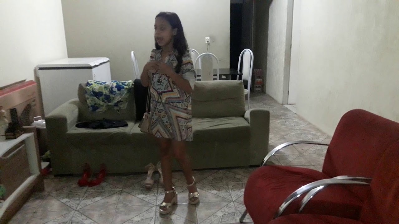 Experimentando as roupas da minha mãe - YouTube