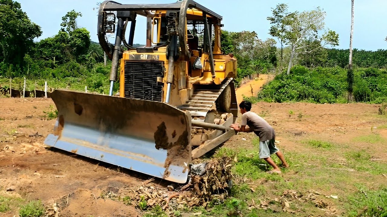 CAT D6R XL Bulldozer Operator Setup and Preparation Before Working in ...