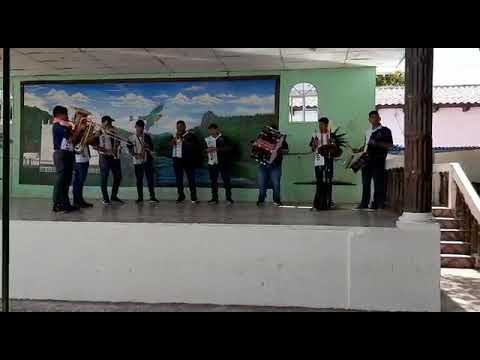 Quetzal band de Quezaltepeque interpretando - El año viejo - YouTube