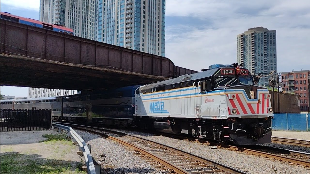 Metra F40PH-3 104 in Chicago on July 19, 2022 - YouTube