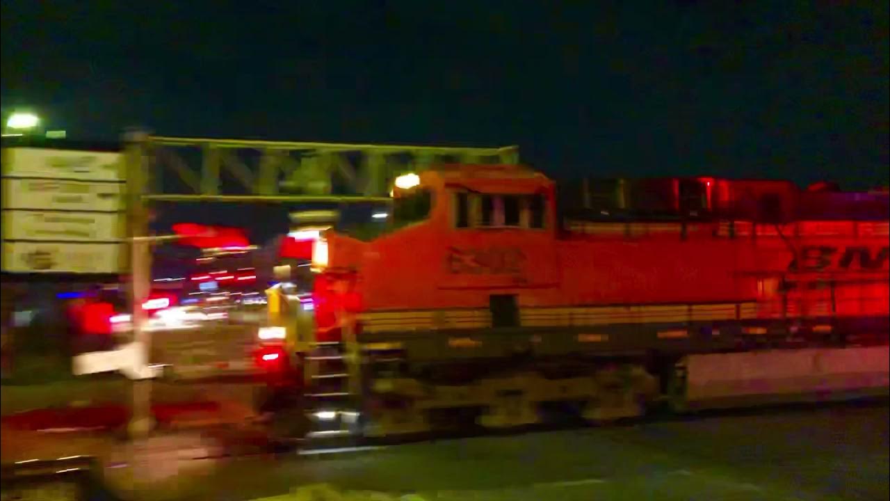 NS I64-04 (Extra NS 264) ,BNSF 6302 9121 8059 12/5/21 Duluth GA - YouTube