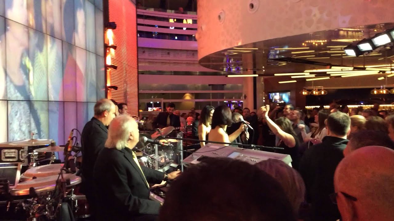 The Showmen #1 Montreal Wedding and Corporate Band - YouTube