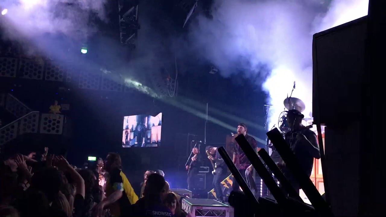 In Between - Beartooth (Live In Bristol 24/02/2020) @BEARTOOTHband ...