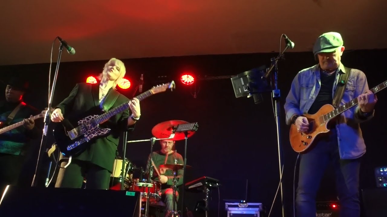 Rebecca Downes - Chains - 2024-02-17 Backstage at The Green, Kinross (4 ...